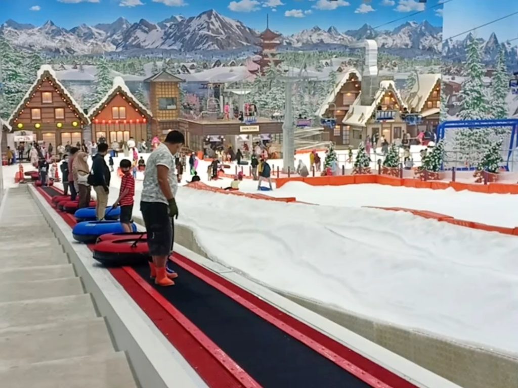 Main Salju Di Trans Snow World Sebelum Ke Jepang - beYOUtiful
